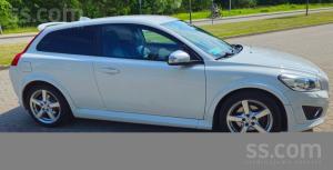 White Volvo C30 2011 in Valmiera, with an engine capacity of 2.00 L and mileage of 390 thousand km for 5295 €, photo 5 on AUTOMOTO.COM.LV