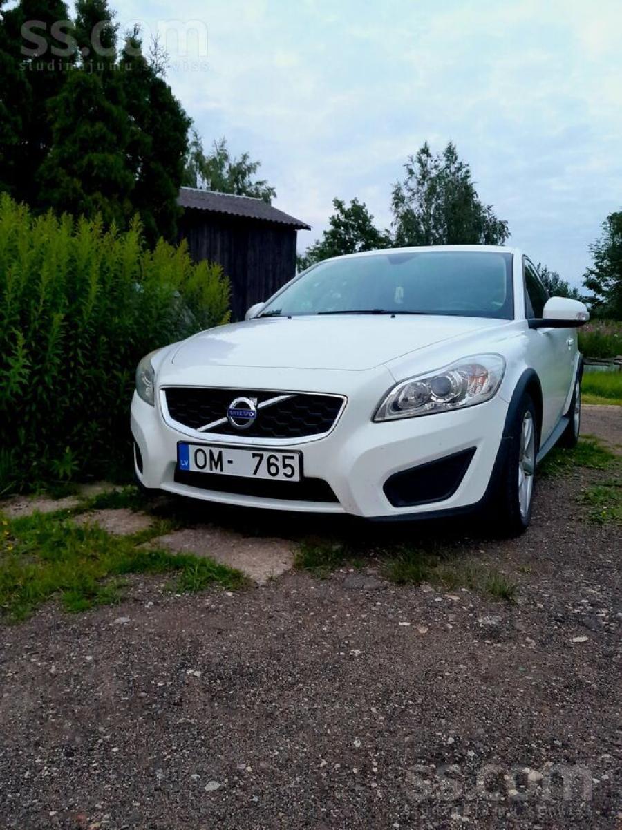 White Volvo C30 2011 in Balvi, with an engine capacity of 1.60 L and mileage of 360 thousand km for 2850 €, photo 1 on AUTOMOTO.COM.LV