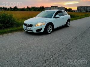 White Volvo C30 2011 in Balvi, with an engine capacity of 1.60 L and mileage of 360 thousand km for 2850 €, photo 4 on AUTOMOTO.COM.LV