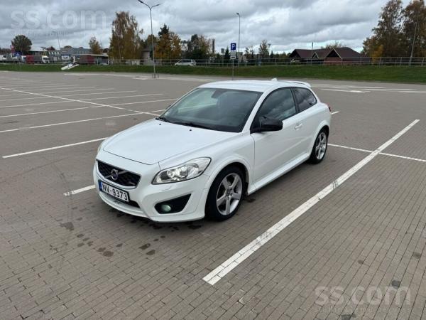 White Volvo C30 2011 in Rezekne, with an engine capacity of 1.60 L and mileage of 0 thousand km for 6000 €, photo 7 on AUTOMOTO.COM.LV