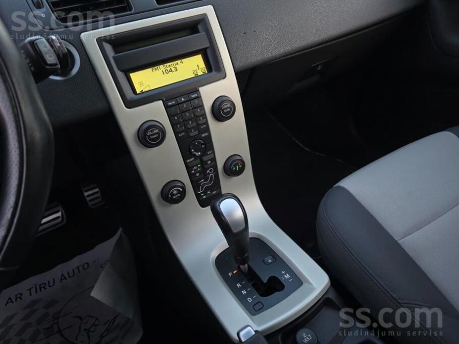 Белый Вольво Ц30 2008 в Рига, объемом двигателя 2.40 л и пробегом 400 тыс. км за 4350 €, фото 26 на AUTOMOTO.COM.LV