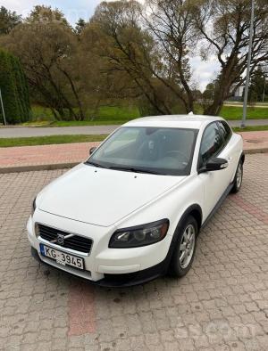 Balts Volvo C30 2008 Madona, ar dzinēja tilpumu 1.60 L un nobraukumu 283 tūkst. km par 2200 €, foto  vietnē AUTOMOTO.COM.LV