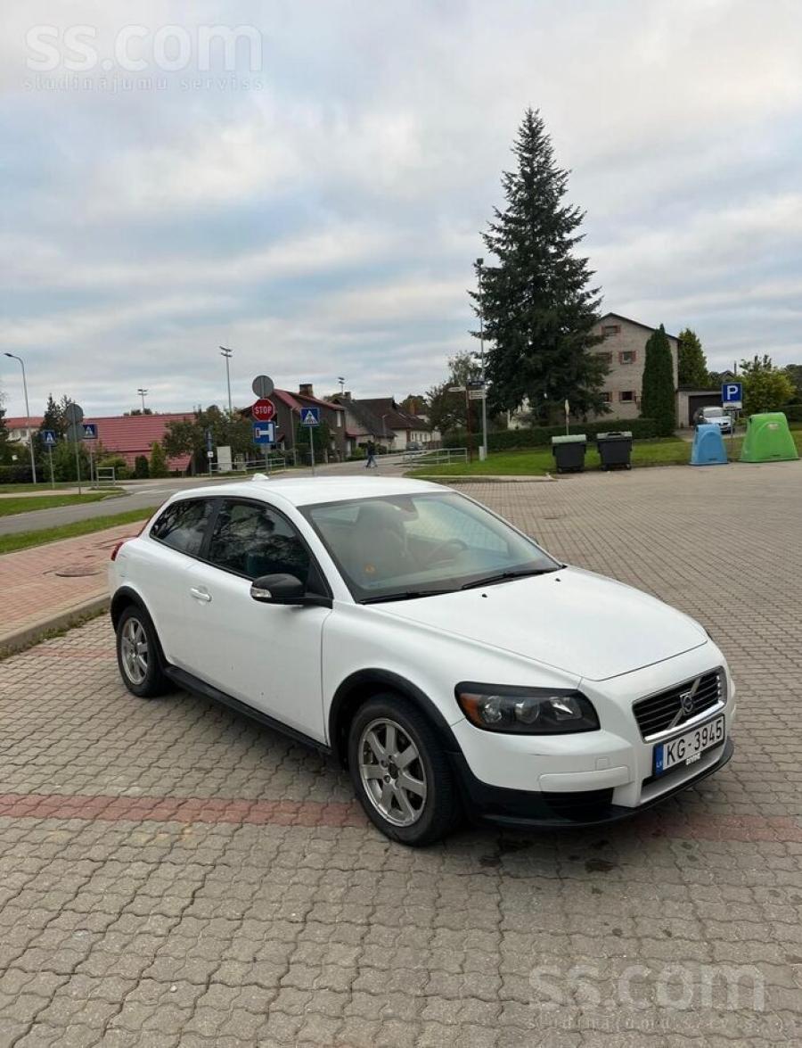 Белый Вольво Ц30 2008 в Мадона, объемом двигателя 1.60 л и пробегом 283 тыс. км за 2200 €, фото 3 на AUTOMOTO.COM.LV