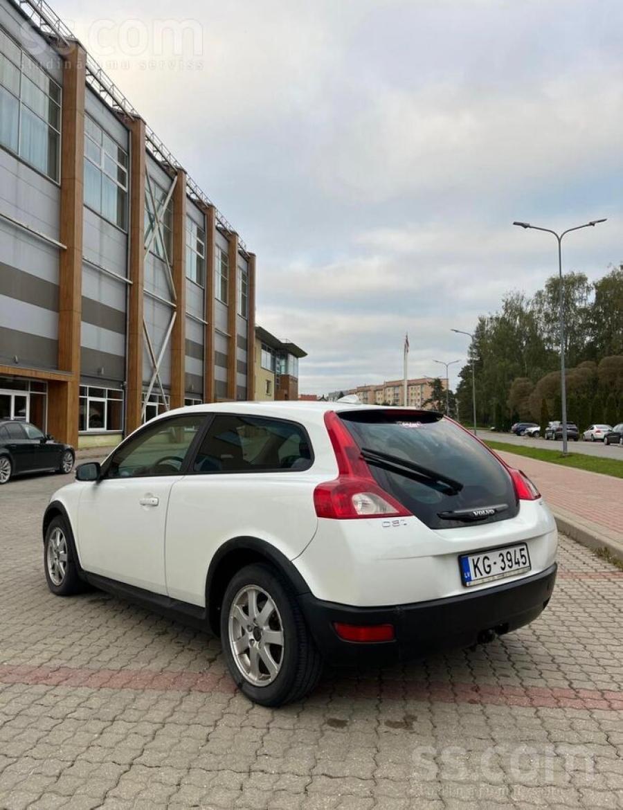 Белый Вольво Ц30 2008 в Мадона, объемом двигателя 1.60 л и пробегом 283 тыс. км за 2200 €, фото 7 на AUTOMOTO.COM.LV