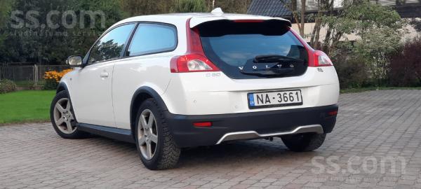 Balts Volvo C30 2009 Tukums, ar dzinēja tilpumu 1.60 L un nobraukumu 300 tūkst. km par 1590 €, foto 3 vietnē AUTOMOTO.COM.LV