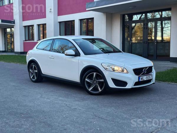 Balts Volvo C30 2010 Rīga, ar dzinēja tilpumu 1.60 L un nobraukumu 340 tūkst. km par 2950 €, foto 2 vietnē AUTOMOTO.COM.LV