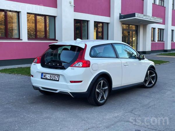 Balts Volvo C30 2010 Rīga, ar dzinēja tilpumu 1.60 L un nobraukumu 340 tūkst. km par 2950 €, foto 4 vietnē AUTOMOTO.COM.LV