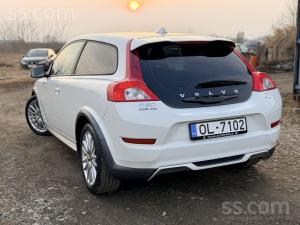 White Volvo C30 2010 in Riga, with an engine capacity of 1.60 L and mileage of 159 thousand km for 5300 €, photo 3 on AUTOMOTO.COM.LV