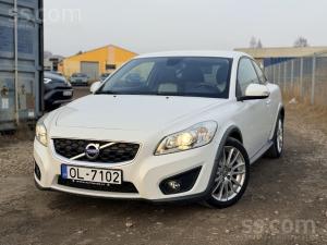 White Volvo C30 2010 in Riga, with an engine capacity of 1.60 L and mileage of 159 thousand km for 5300 €, photo 4 on AUTOMOTO.COM.LV