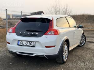 White Volvo C30 2010 in Riga, with an engine capacity of 1.60 L and mileage of 159 thousand km for 5300 €, photo 5 on AUTOMOTO.COM.LV