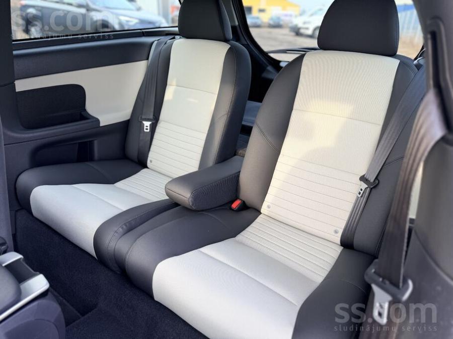 White Volvo C30 2010 in Riga, with an engine capacity of 1.60 L and mileage of 159 thousand km for 5300 €, photo 10 on AUTOMOTO.COM.LV