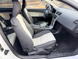 White Volvo C30 2010 in Riga, with an engine capacity of 1.60 L and mileage of 159 thousand km for 5300 €, photo 13 on AUTOMOTO.COM.LV