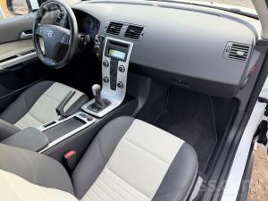 White Volvo C30 2010 in Riga, with an engine capacity of 1.60 L and mileage of 159 thousand km for 5300 €, photo 14 on AUTOMOTO.COM.LV
