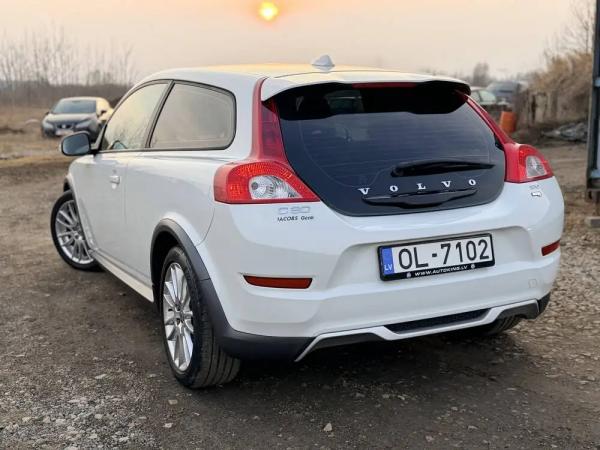 Balts Volvo C30 2010 Rīga, ar dzinēja tilpumu 1.60 L un nobraukumu 159 tūkst. km par 5300 €, foto 2 vietnē AUTOMOTO.COM.LV