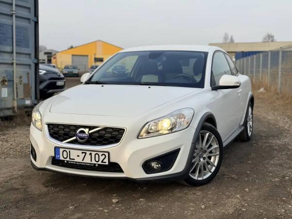 Balts Volvo C30 2010 Rīga, ar dzinēja tilpumu 1.60 L un nobraukumu 159 tūkst. km par 5300 €, foto 3 vietnē AUTOMOTO.COM.LV