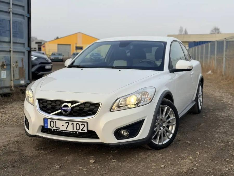 Balts Volvo C30 2010 Rīga, ar dzinēja tilpumu 1.60 L un nobraukumu 159 tūkst. km par 5300 €, foto 4 vietnē AUTOMOTO.COM.LV