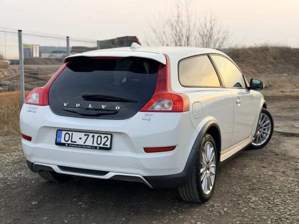 Balts Volvo C30 2010 Rīga, ar dzinēja tilpumu 1.60 L un nobraukumu 159 tūkst. km par 5300 €, foto 4 vietnē AUTOMOTO.COM.LV