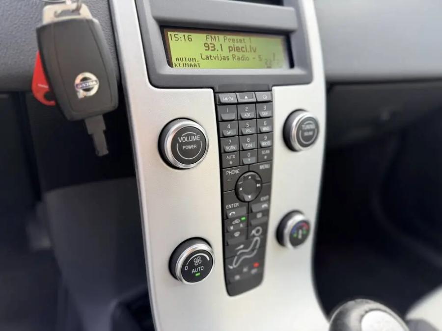 Balts Volvo C30 2010 Rīga, ar dzinēja tilpumu 1.60 L un nobraukumu 159 tūkst. km par 5300 €, foto 12 vietnē AUTOMOTO.COM.LV