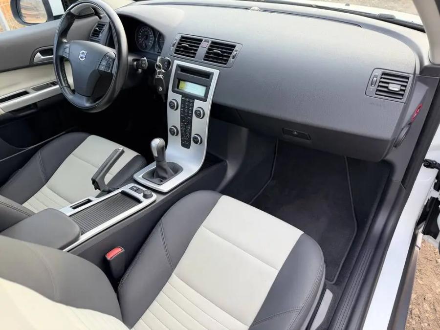 Balts Volvo C30 2010 Rīga, ar dzinēja tilpumu 1.60 L un nobraukumu 159 tūkst. km par 5300 €, foto 14 vietnē AUTOMOTO.COM.LV