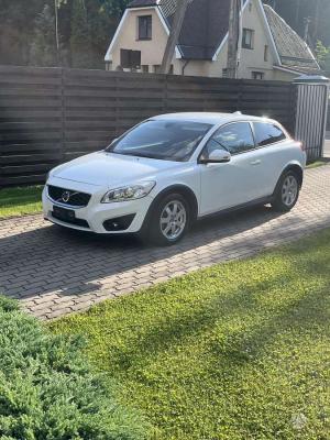Balts Volvo C30 2010 Alīta, ar dzinēja tilpumu 1.56 L un nobraukumu 264 tūkst. km par 3000 €, foto  vietnē AUTOMOTO.COM.LV