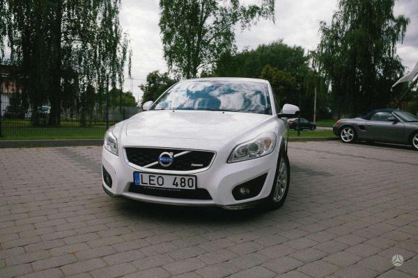 White Volvo C30 2010 in Vilnius, with an engine capacity of 1.56 L and mileage of 182 thousand km for 4200 €, photo 3 on AUTOMOTO.COM.LV
