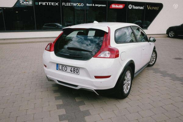 White Volvo C30 2010 in Vilnius, with an engine capacity of 1.56 L and mileage of 182 thousand km for 4200 €, photo 7 on AUTOMOTO.COM.LV