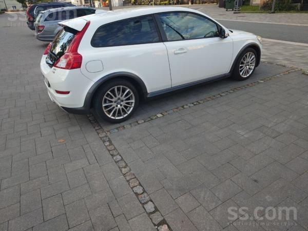 Balts Volvo C30 2010 Valmiera, ar dzinēja tilpumu 1.60 L un nobraukumu 166 tūkst. km par 3500 €, foto 5 vietnē AUTOMOTO.COM.LV