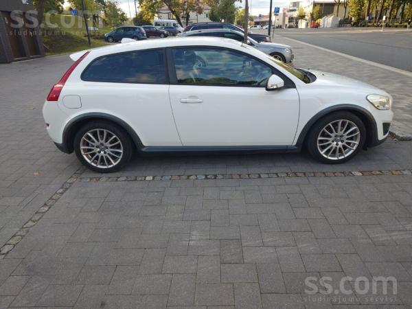Balts Volvo C30 2010 Valmiera, ar dzinēja tilpumu 1.60 L un nobraukumu 166 tūkst. km par 3500 €, foto 6 vietnē AUTOMOTO.COM.LV
