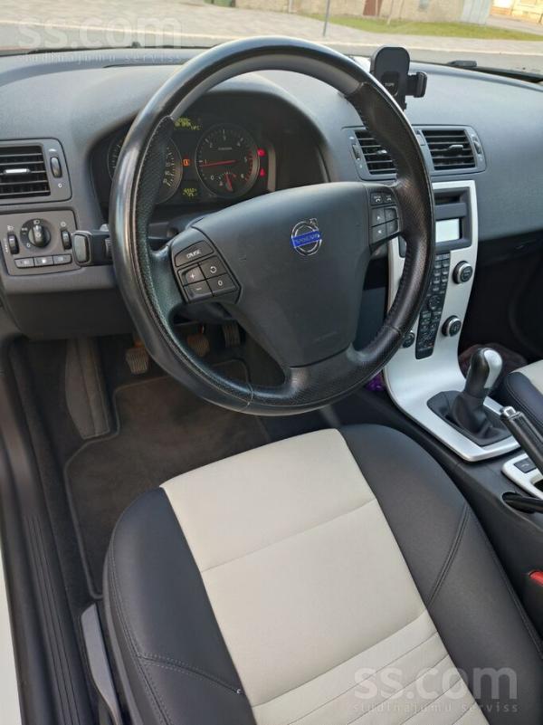 Balts Volvo C30 2010 Valmiera, ar dzinēja tilpumu 1.60 L un nobraukumu 166 tūkst. km par 3500 €, foto 7 vietnē AUTOMOTO.COM.LV