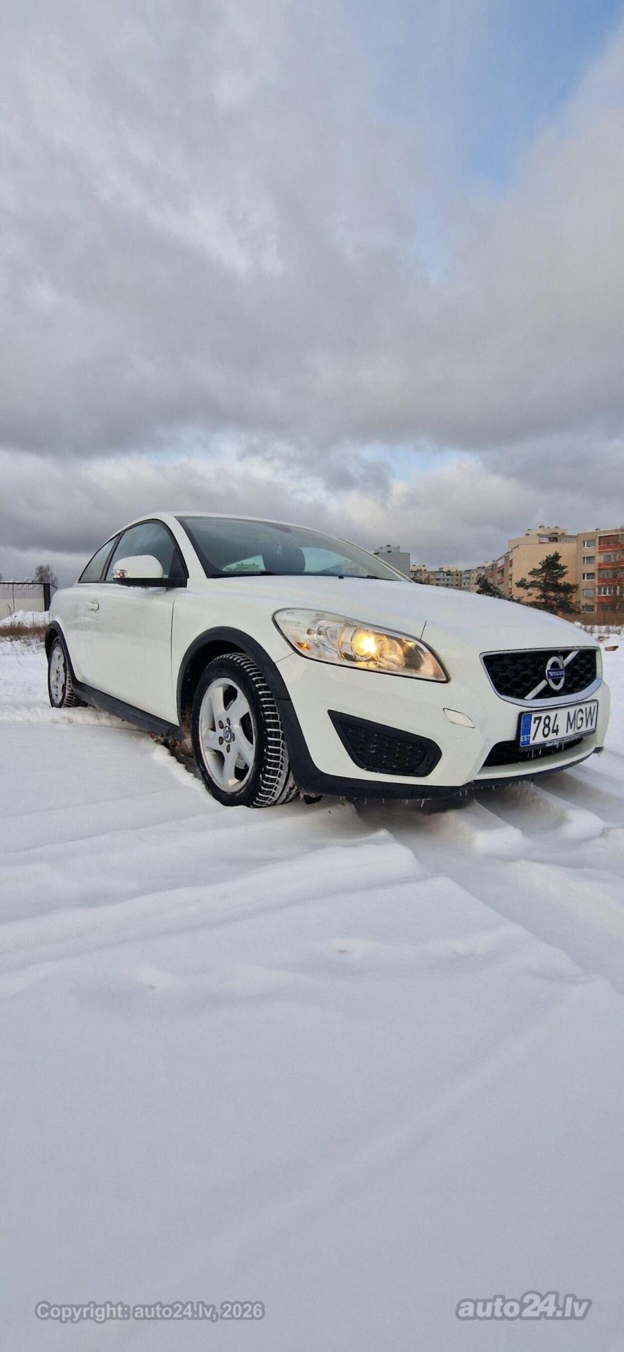 White Volvo C30 2011 in Tallinn, with an engine capacity of 1.60 L and mileage of 345 thousand km for 3500 €, photo 2 on AUTOMOTO.COM.LV