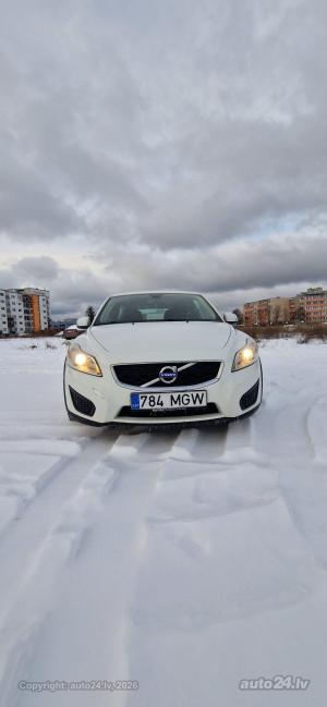 White Volvo C30 2011 in Tallinn, with an engine capacity of 1.60 L and mileage of 345 thousand km for 3500 €, photo 3 on AUTOMOTO.COM.LV