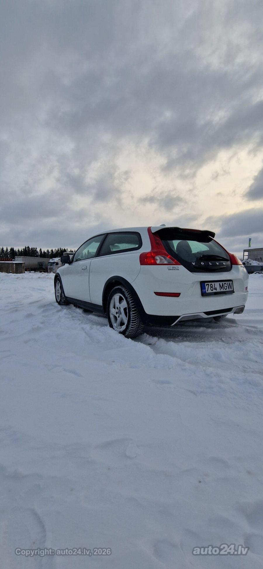 White Volvo C30 2011 in Tallinn, with an engine capacity of 1.60 L and mileage of 345 thousand km for 3500 €, photo 4 on AUTOMOTO.COM.LV
