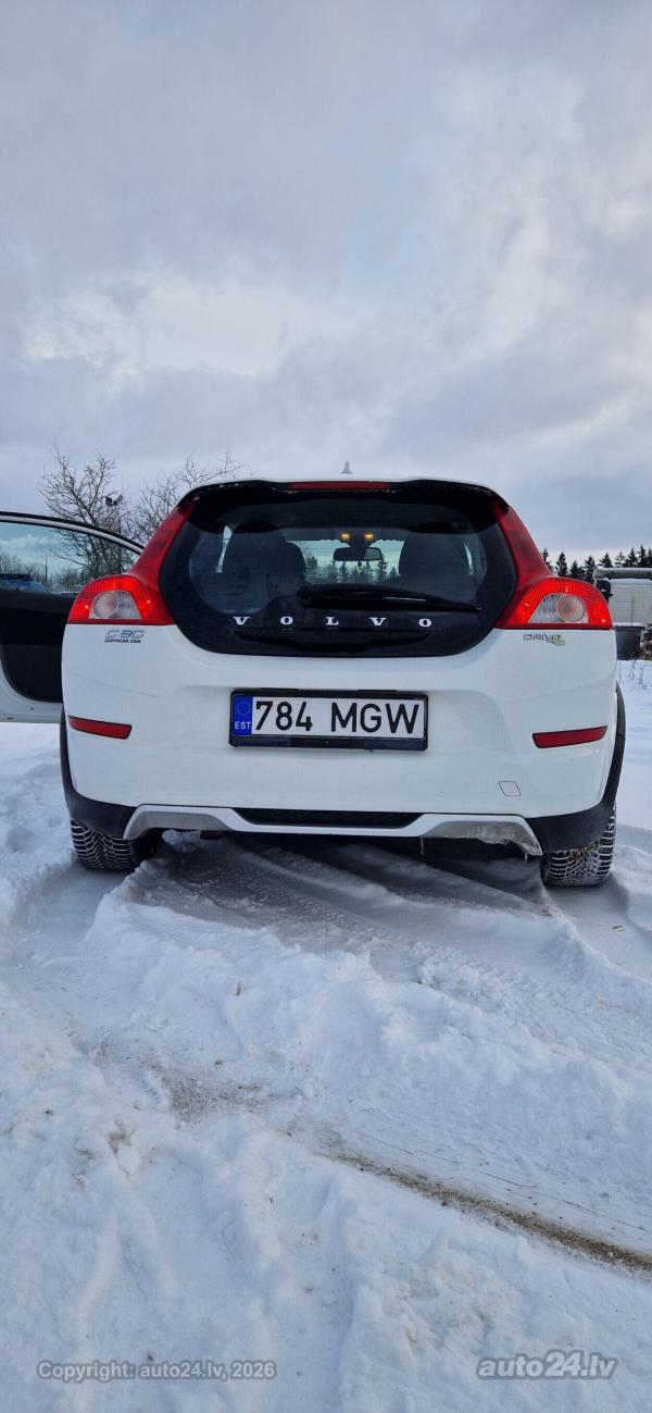 White Volvo C30 2011 in Tallinn, with an engine capacity of 1.60 L and mileage of 345 thousand km for 3500 €, photo 5 on AUTOMOTO.COM.LV