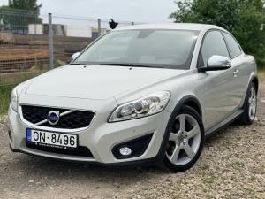 White Volvo C30 2011 in Riga, with an engine capacity of 1.60 L and mileage of 251 thousand km for 4995 €, photo 4 on AUTOMOTO.COM.LV