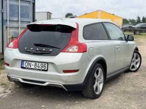White Volvo C30 2011 in Riga, with an engine capacity of 1.60 L and mileage of 251 thousand km for 4995 €, photo 5 on AUTOMOTO.COM.LV