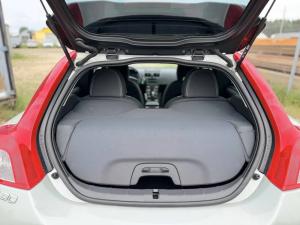 White Volvo C30 2011 in Riga, with an engine capacity of 1.60 L and mileage of 251 thousand km for 4995 €, photo 6 on AUTOMOTO.COM.LV