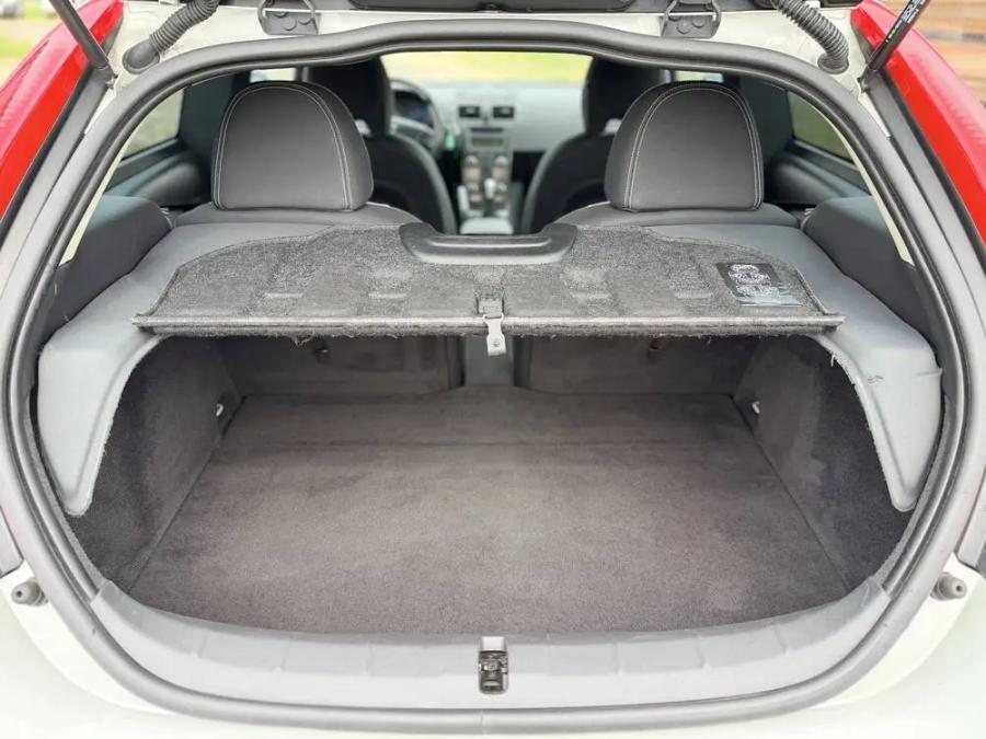 White Volvo C30 2011 in Riga, with an engine capacity of 1.60 L and mileage of 251 thousand km for 4995 €, photo 7 on AUTOMOTO.COM.LV
