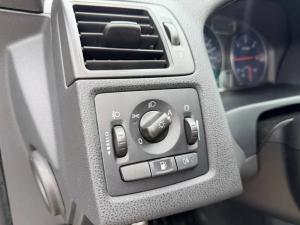 White Volvo C30 2011 in Riga, with an engine capacity of 1.60 L and mileage of 251 thousand km for 4995 €, photo 12 on AUTOMOTO.COM.LV