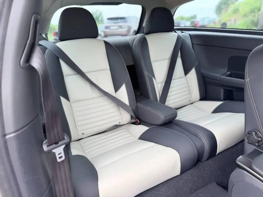 White Volvo C30 2011 in Riga, with an engine capacity of 1.60 L and mileage of 251 thousand km for 4995 €, photo 17 on AUTOMOTO.COM.LV