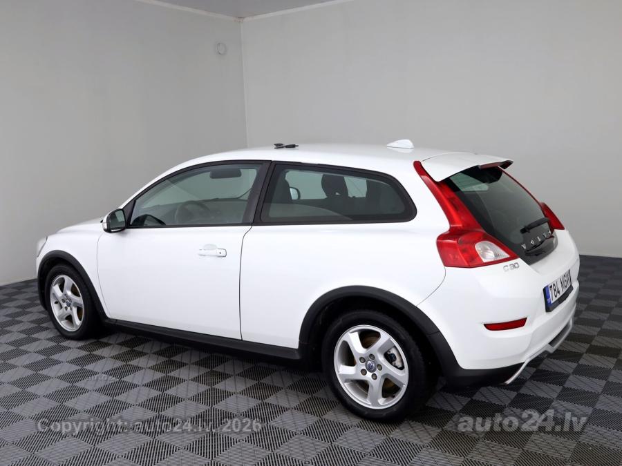 Balts Volvo C30 2011 Tallina, ar dzinēja tilpumu 1.60 L un nobraukumu 349 tūkst. km par 2699 €, foto 5 vietnē AUTOMOTO.COM.LV