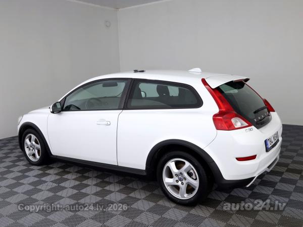 Balts Volvo C30 2011 Tallina, ar dzinēja tilpumu 1.60 L un nobraukumu 349 tūkst. km par 2699 €, foto 4 vietnē AUTOMOTO.COM.LV