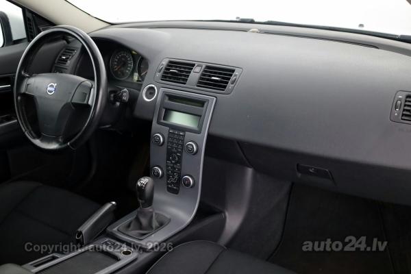 Balts Volvo C30 2011 Tallina, ar dzinēja tilpumu 1.60 L un nobraukumu 349 tūkst. km par 2699 €, foto 5 vietnē AUTOMOTO.COM.LV