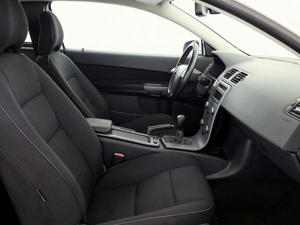 Balts Volvo C30 2011 Tallina, ar dzinēja tilpumu 1.60 L un nobraukumu 349 tūkst. km par 2699 €, foto 6 vietnē AUTOMOTO.COM.LV