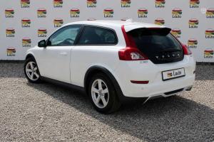 White Volvo C30 2012 in Vilnius, with an engine capacity of 1.60 L and mileage of 281 thousand km for 4900 €, photo 4 on AUTOMOTO.COM.LV