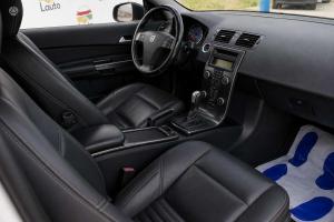White Volvo C30 2012 in Vilnius, with an engine capacity of 1.60 L and mileage of 281 thousand km for 4900 €, photo 9 on AUTOMOTO.COM.LV