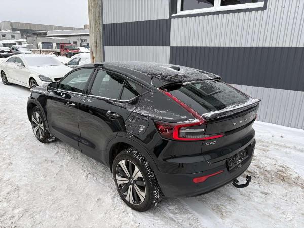 Melns Volvo C40 2022 Mažeikiai, ar dzinēja tilpumu 0.00 L un nobraukumu 41 tūkst. km par 14499 €, foto 1 vietnē AUTOMOTO.COM.LV