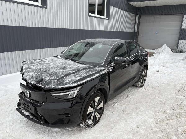 Melns Volvo C40 2022 Mažeikiai, ar dzinēja tilpumu 0.00 L un nobraukumu 41 tūkst. km par 14499 €, foto 2 vietnē AUTOMOTO.COM.LV