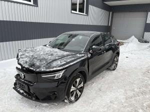 Black Volvo C40 2022 in Mazeikiai, with an engine capacity of 0.00 L and mileage of 41 thousand km for 14499 €, photo 2 on AUTOMOTO.COM.LV
