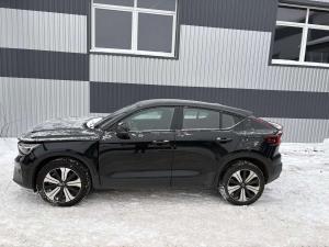 Black Volvo C40 2022 in Mazeikiai, with an engine capacity of 0.00 L and mileage of 41 thousand km for 14499 €, photo 3 on AUTOMOTO.COM.LV