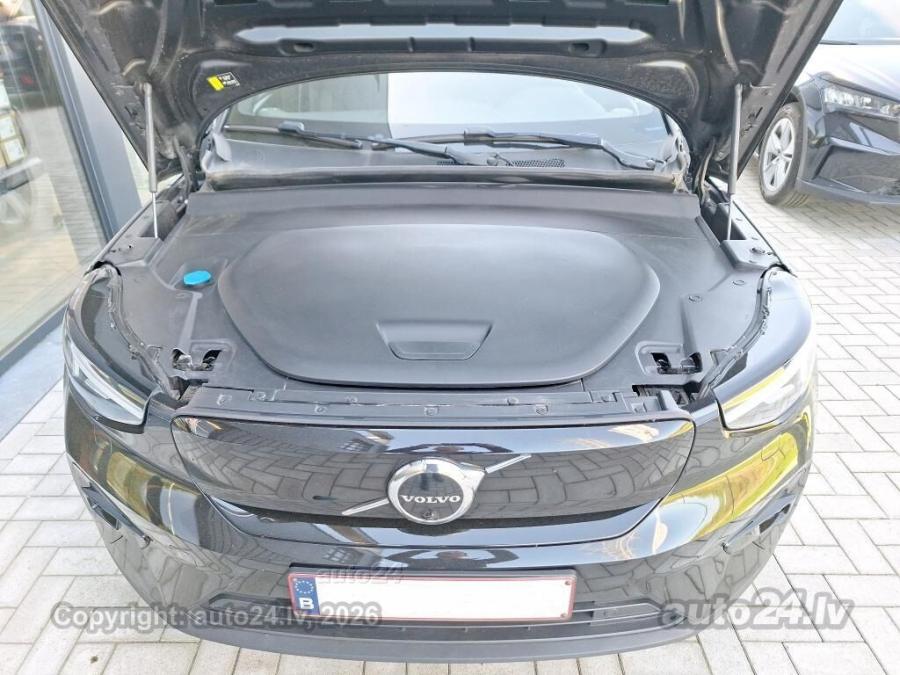 Melns Volvo C40 2023 Tartu, ar dzinēja tilpumu 0.00 L un nobraukumu 122 tūkst. km par 30900 €, foto 3 vietnē AUTOMOTO.COM.LV